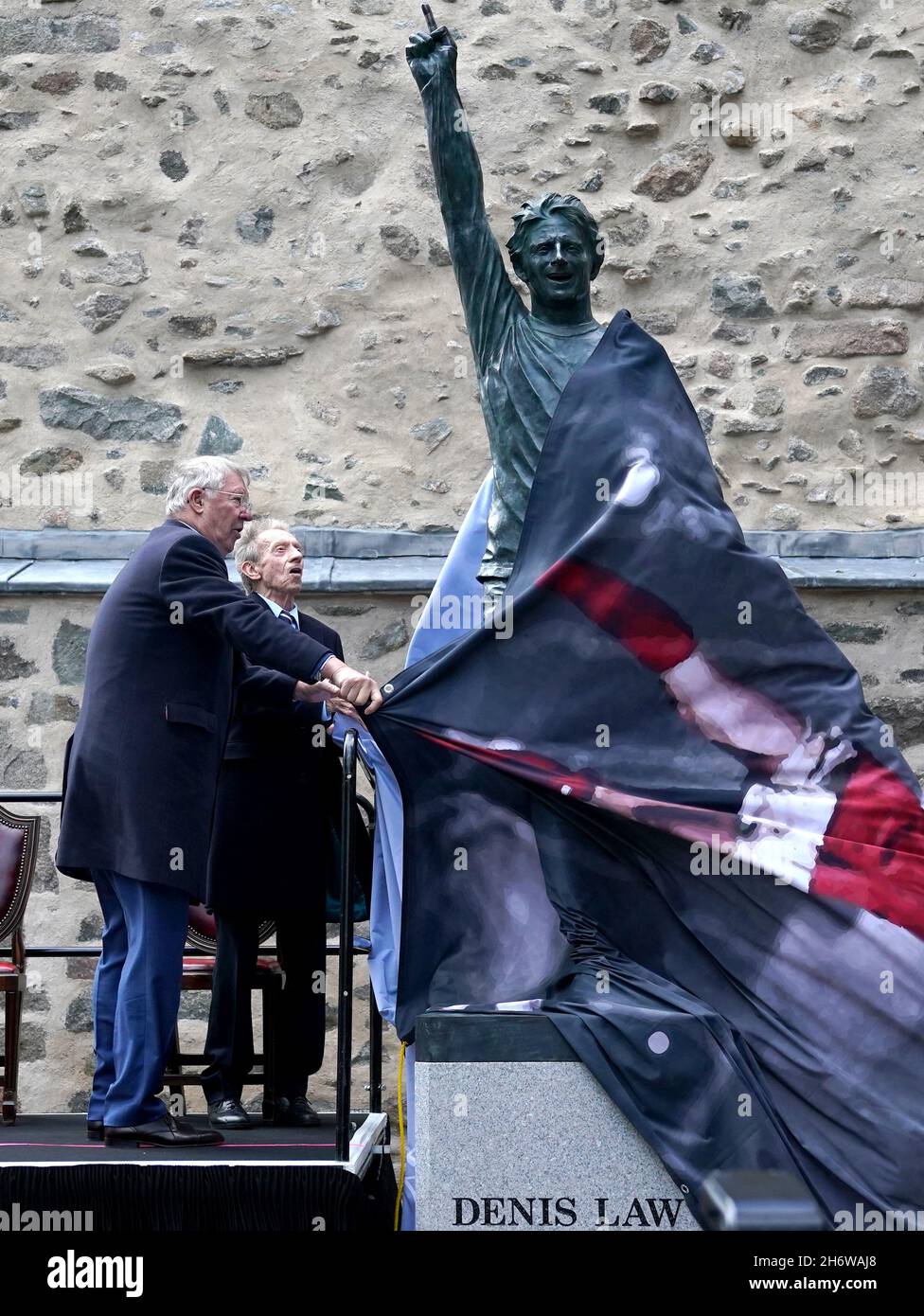 Denis law statue hi-res stock photography and images - Alamy