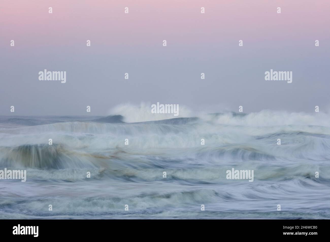 Heavy waves hi-res stock photography and images - Alamy