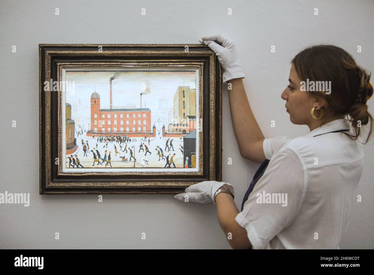 London UK 18 November 2021 Laurence Stephen Lowry, Mill Scene Est ...