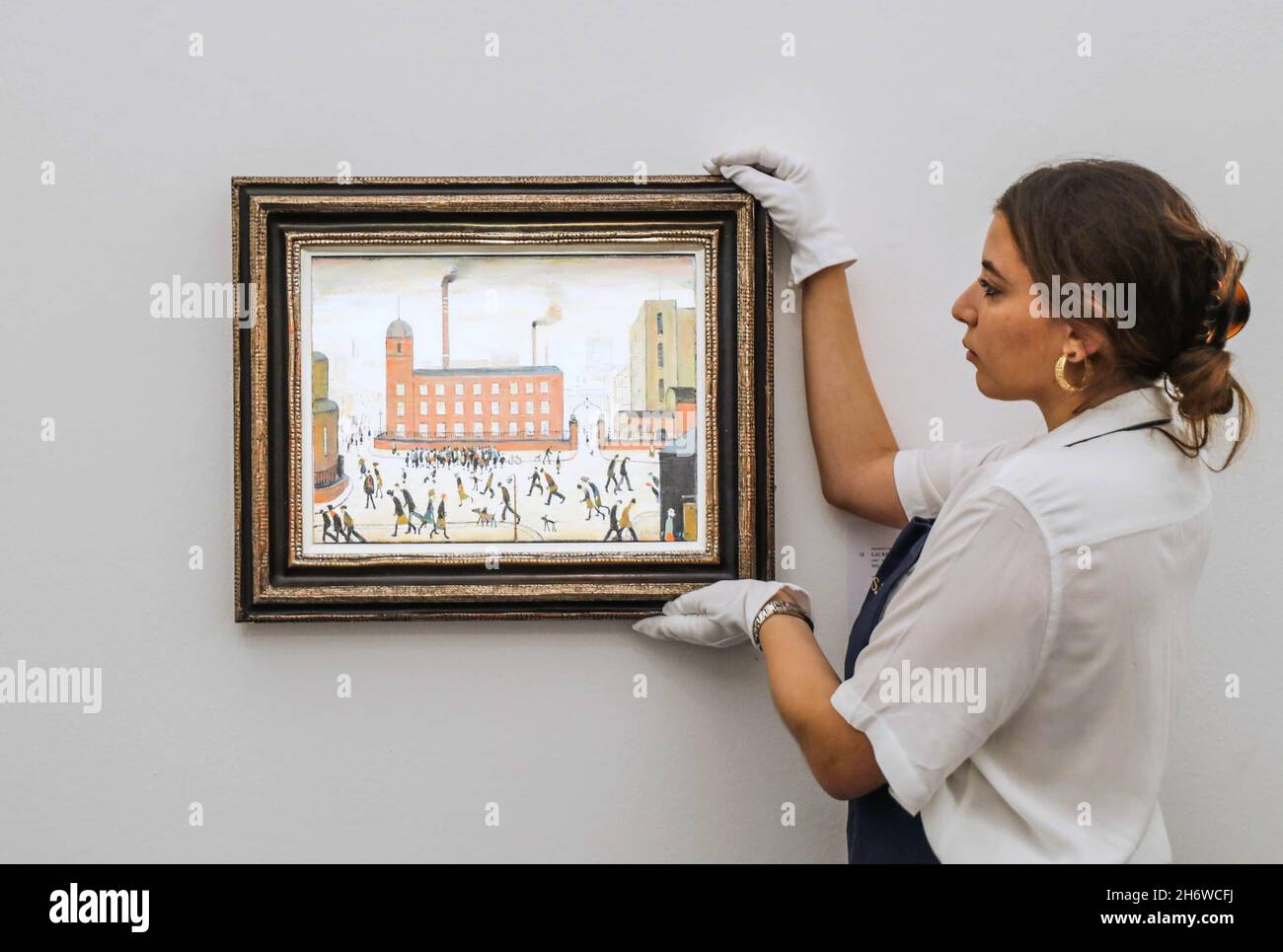 London UK 18 November 2021 Laurence Stephen Lowry, Mill Scene Est ...