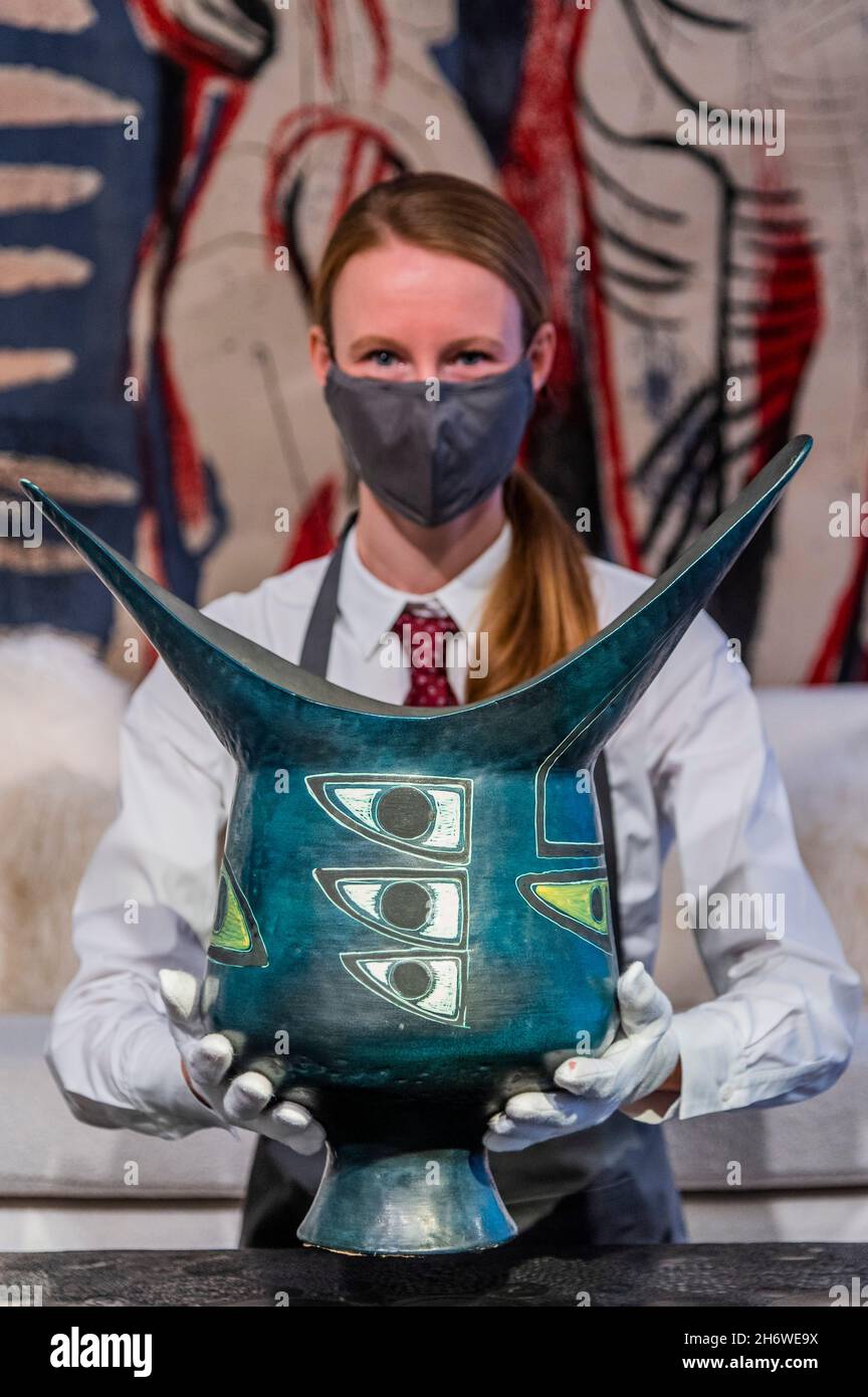 Lady victoria de rothschild hi-res stock photography and images - Alamy