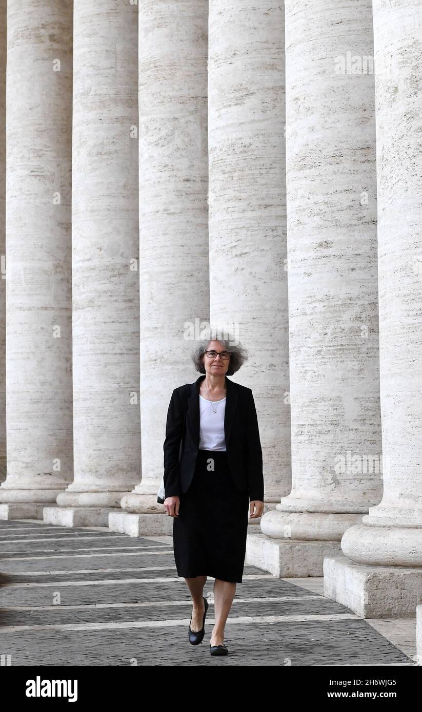 Sister nathalie becquart hi-res stock photography and images - Alamy