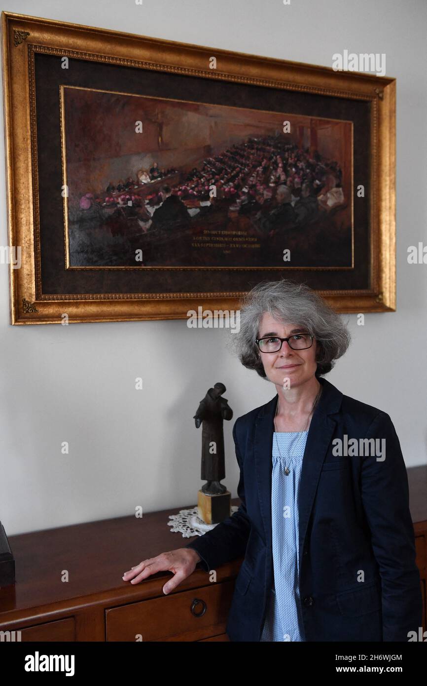 Sister nathalie becquart hi-res stock photography and images - Alamy