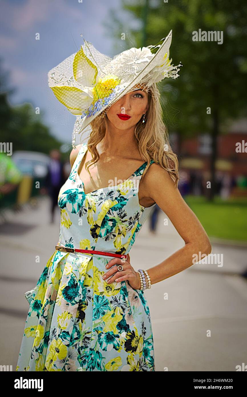 Fashion ascot hi-res stock photography and images - Alamy