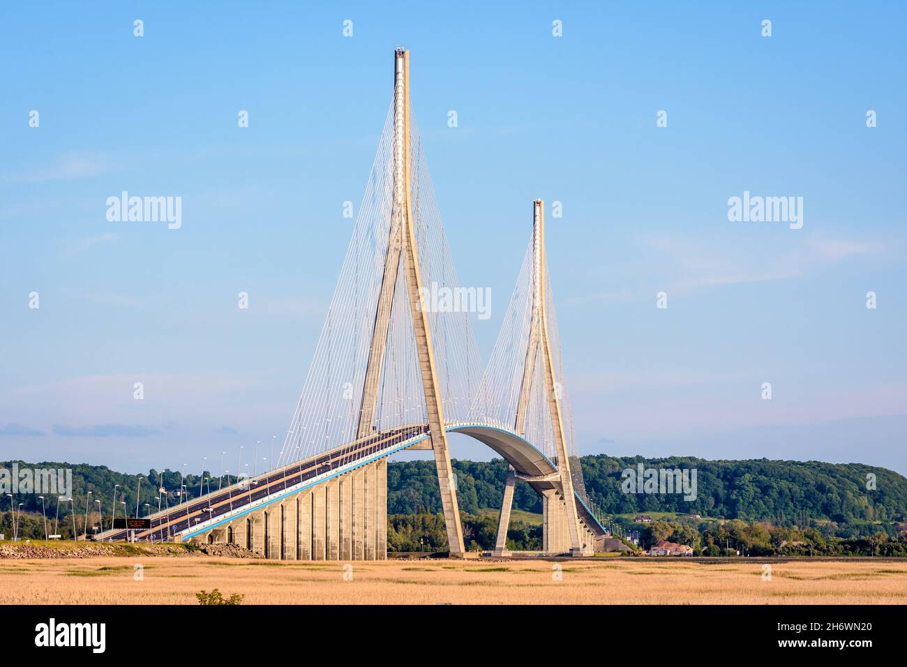 Articulated lorry cable hi-res stock photography and images - Alamy