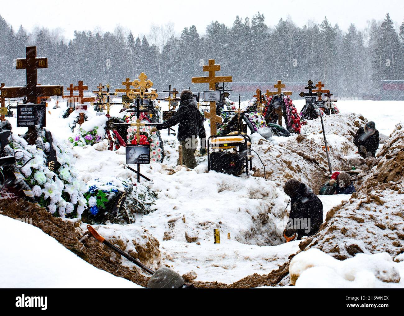 Death ladies hi-res stock photography and images - Alamy