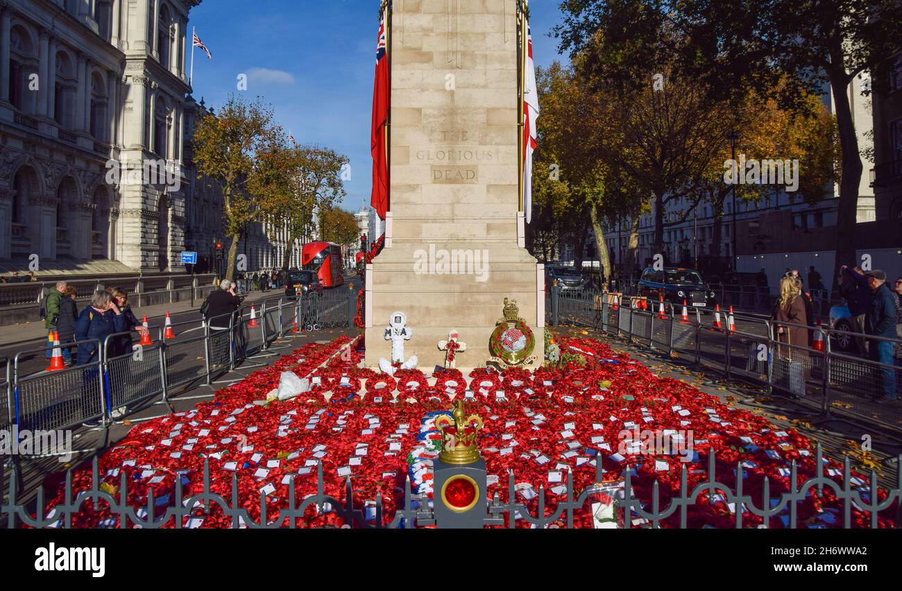 London, UK. 18th November 2021. Remembrance Day poppy wreaths at The ...
