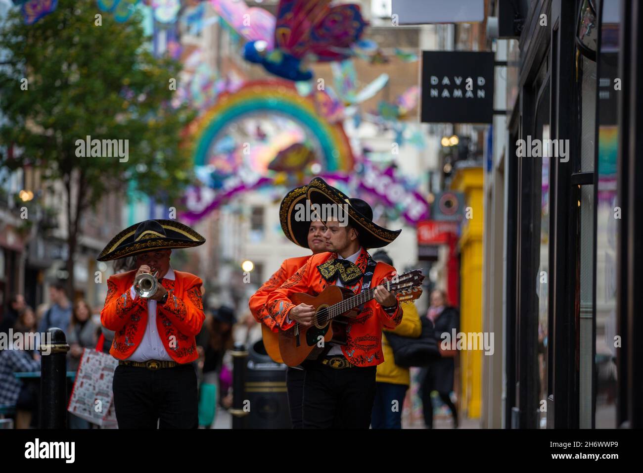 London, England, UK. 18th Nov, 2021. A mariachi band is seen playing in ...