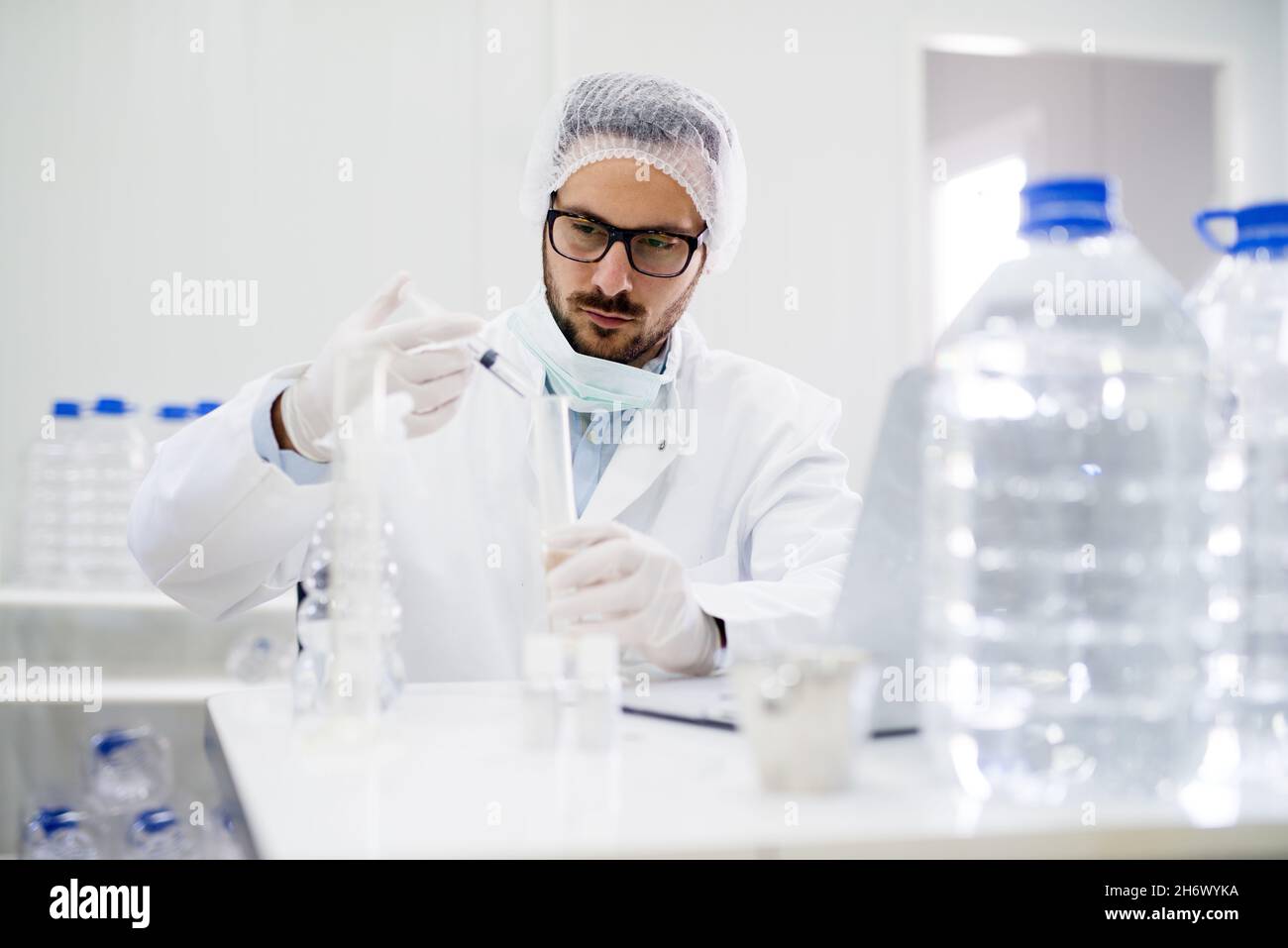 Mixing reagents hi-res stock photography and images - Alamy