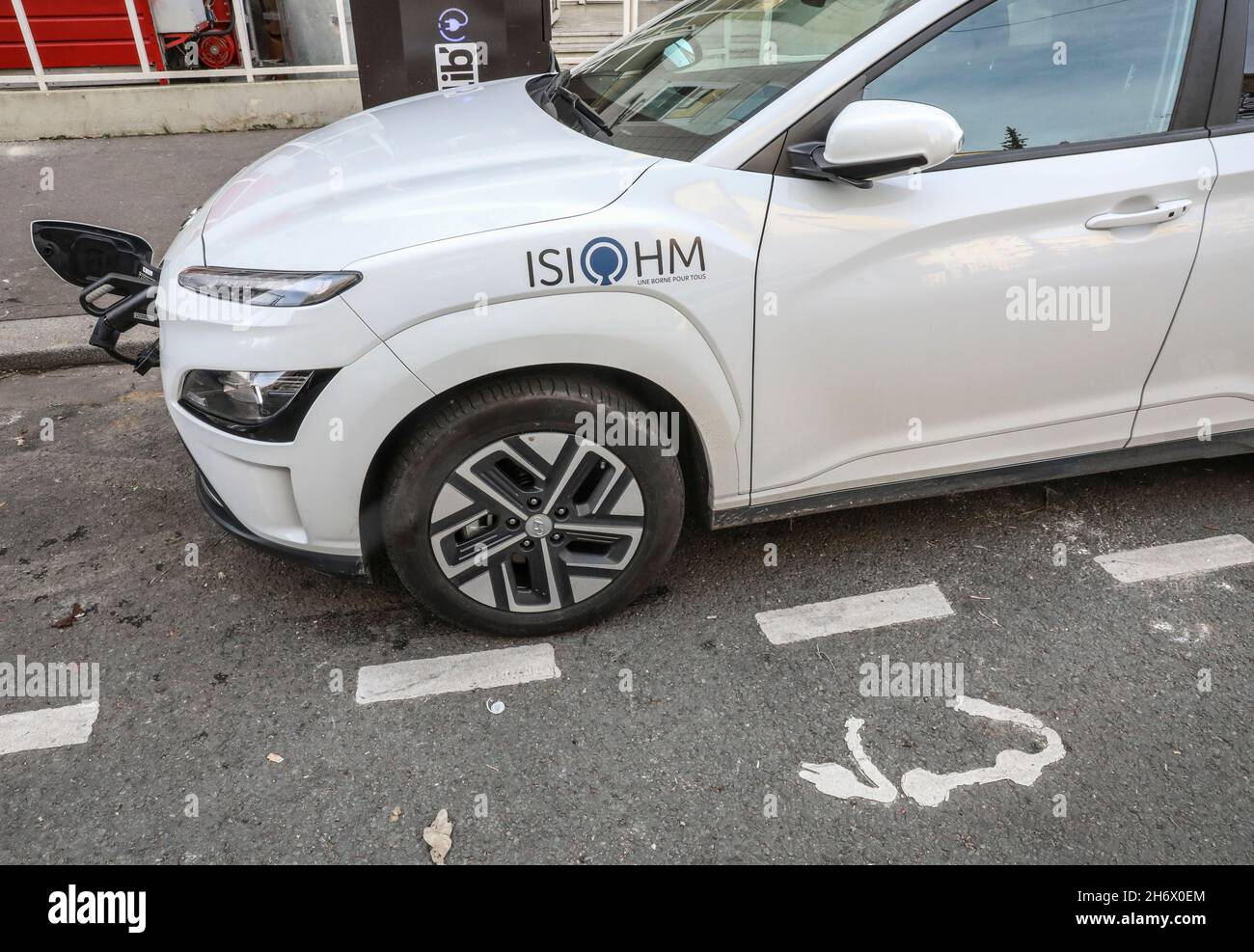 BELIB' THE PUBLIC NETWORK OF ELECTRIC VEHICLE CHARGING STATIONS IN ...