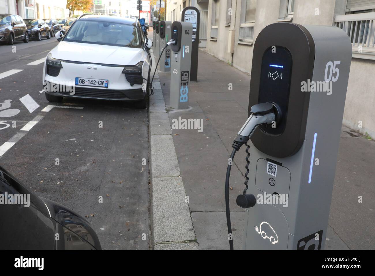 BELIB' THE PUBLIC NETWORK OF ELECTRIC VEHICLE CHARGING STATIONS IN ...