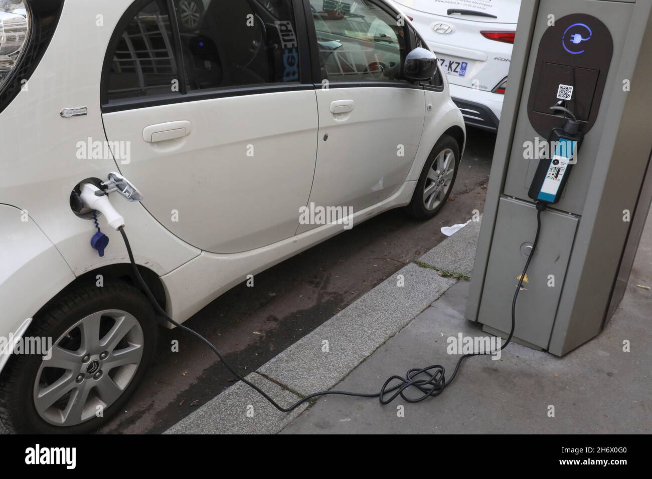 BELIB' THE PUBLIC NETWORK OF ELECTRIC VEHICLE CHARGING STATIONS IN ...