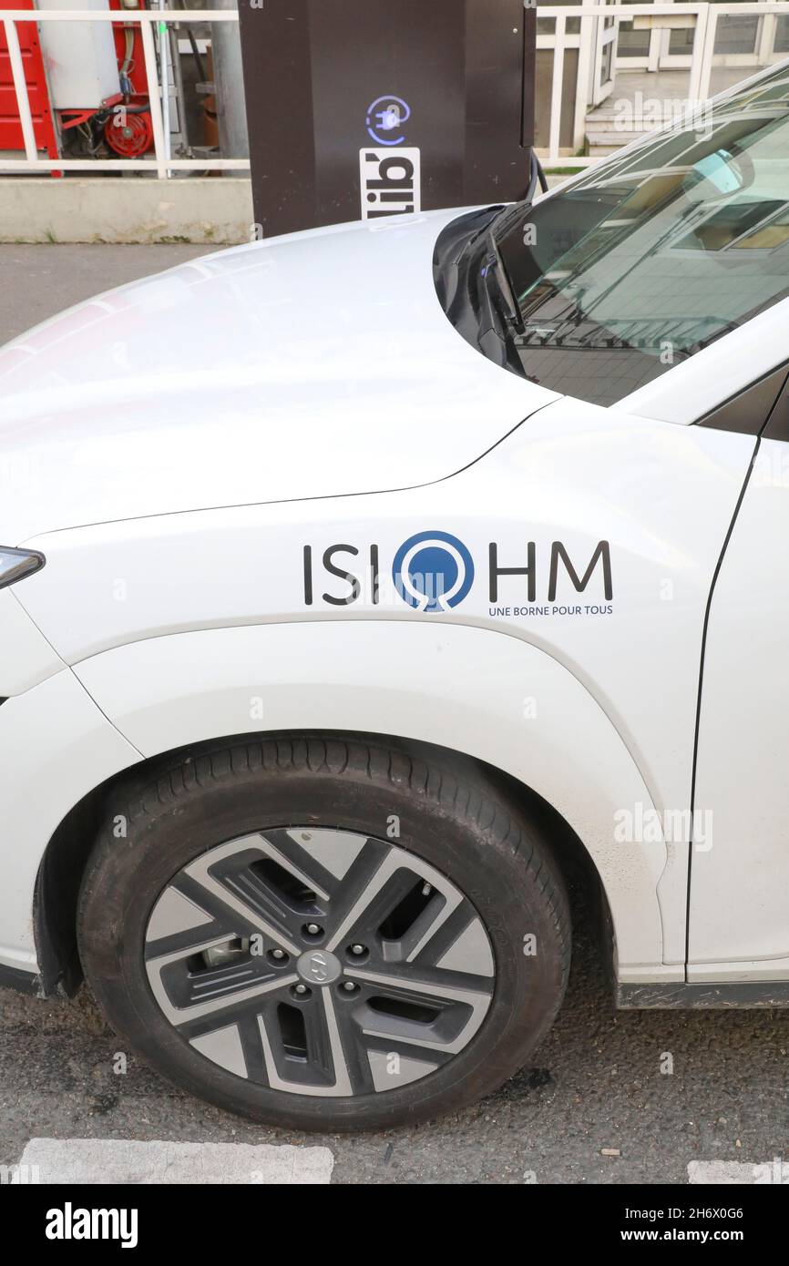 BELIB' THE PUBLIC NETWORK OF ELECTRIC VEHICLE CHARGING STATIONS IN ...