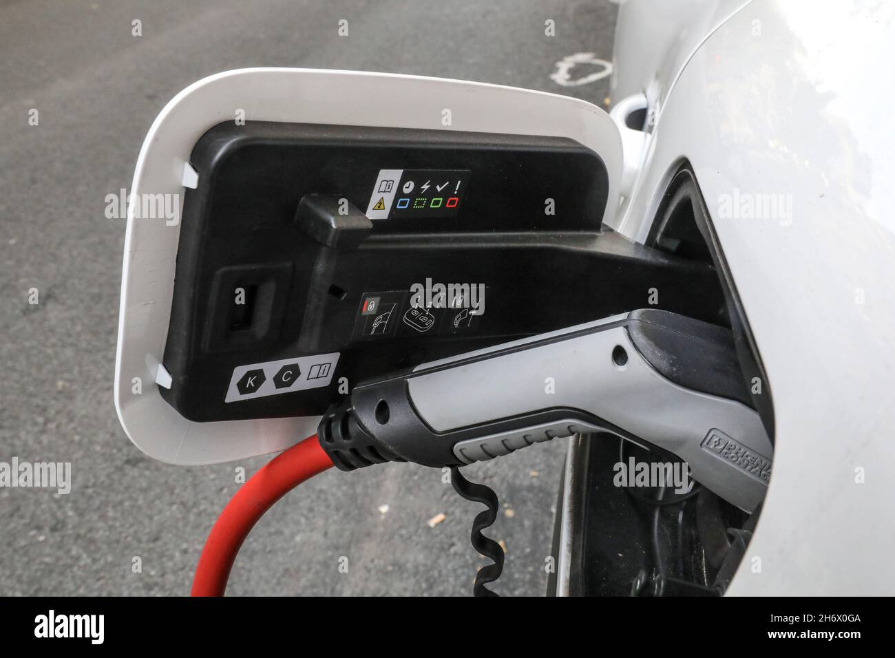 BELIB' THE PUBLIC NETWORK OF ELECTRIC VEHICLE CHARGING STATIONS IN ...