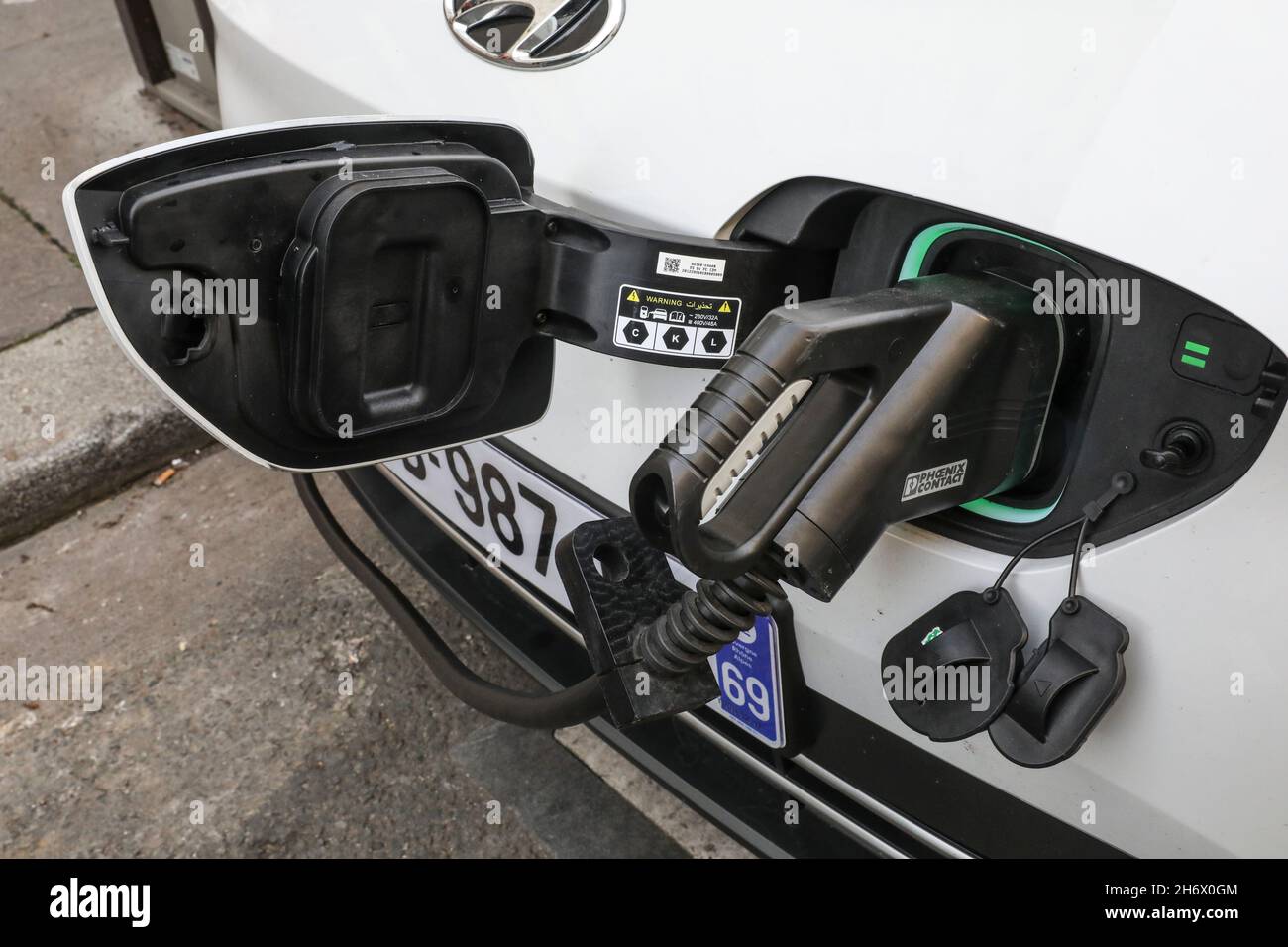BELIB' THE PUBLIC NETWORK OF ELECTRIC VEHICLE CHARGING STATIONS IN ...
