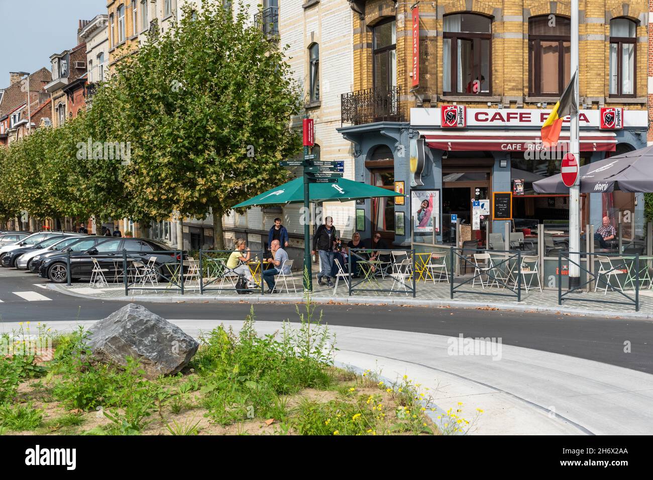 Park square roundabout hi-res stock photography and images - Alamy