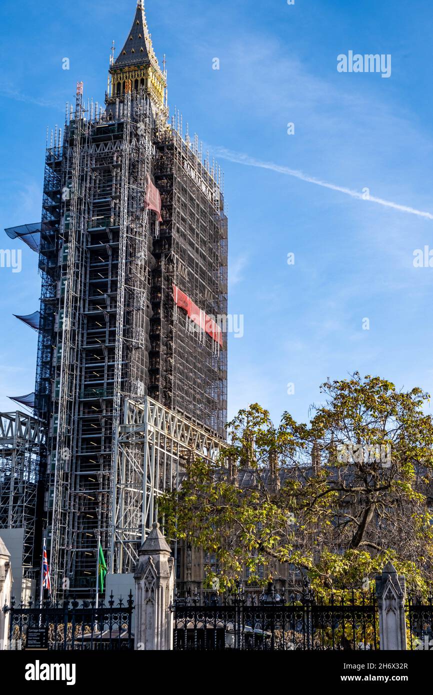 Elizabeth tower scaffolding hi-res stock photography and images - Alamy