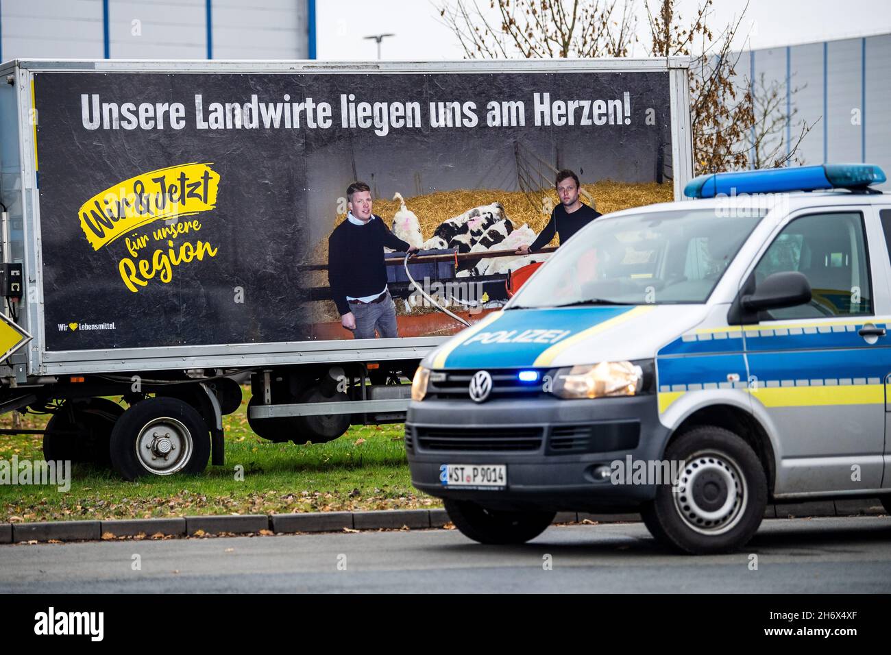 Wiefelstede, Germany. 18th Nov, 2021. A police emergency vehicle stands ...