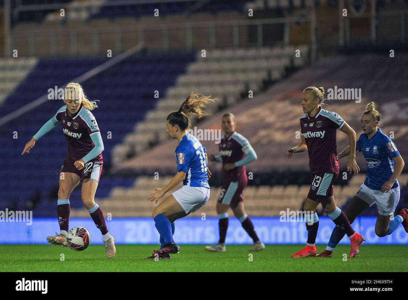 Grace Fisk (22 West Ham United ) takes on Christie Murray (Birmingham ...