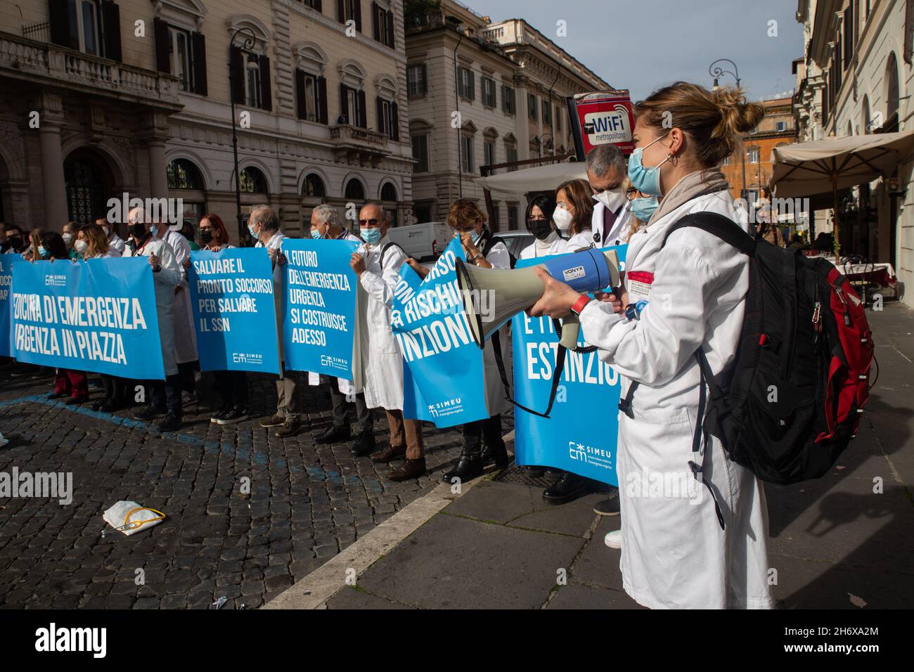 Rome, Italy. 17th Nov, 2021. Flashmob in Piazza Santi Apostoli ...