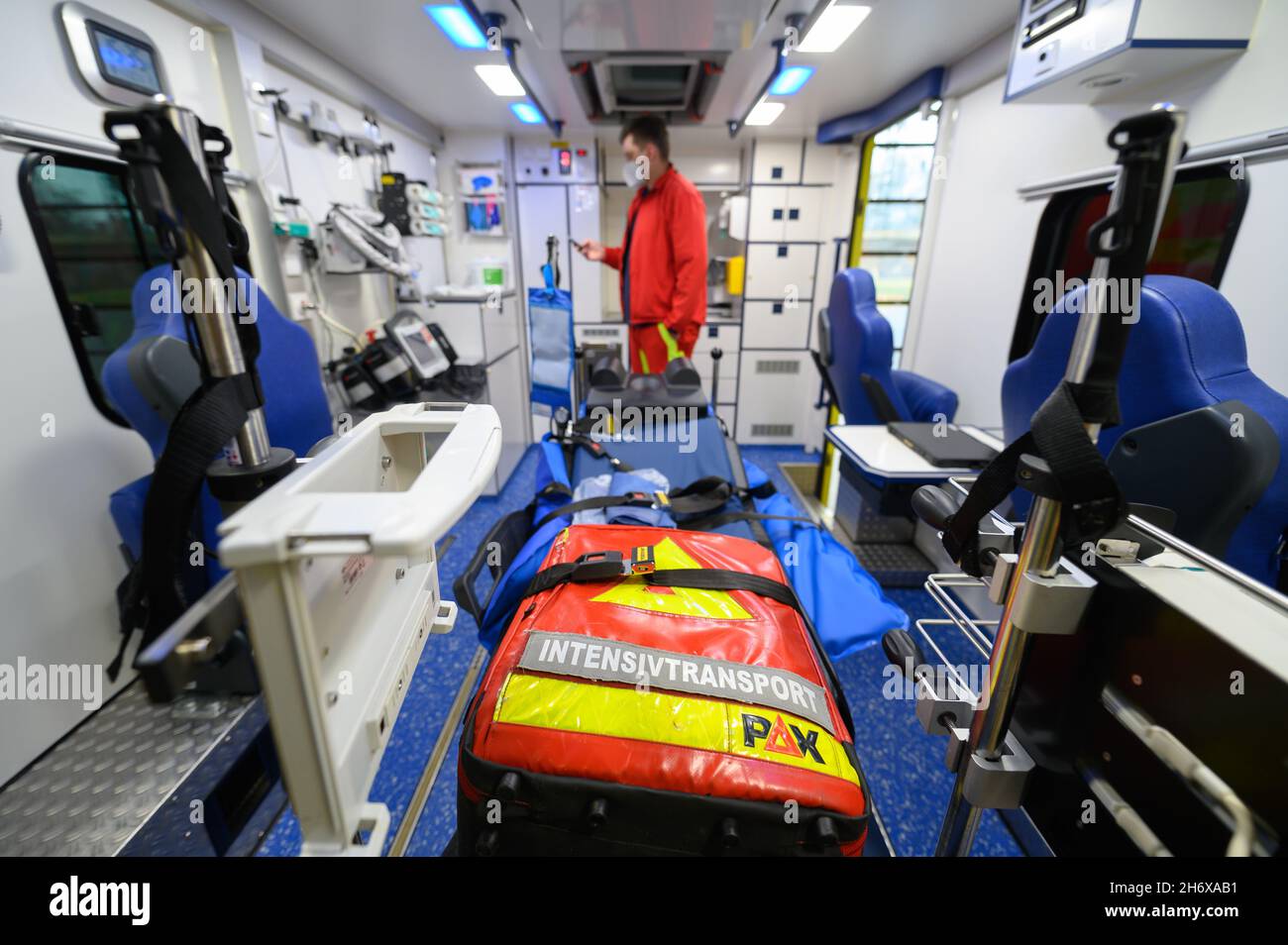 Intensive care transport hi-res stock photography and images - Alamy