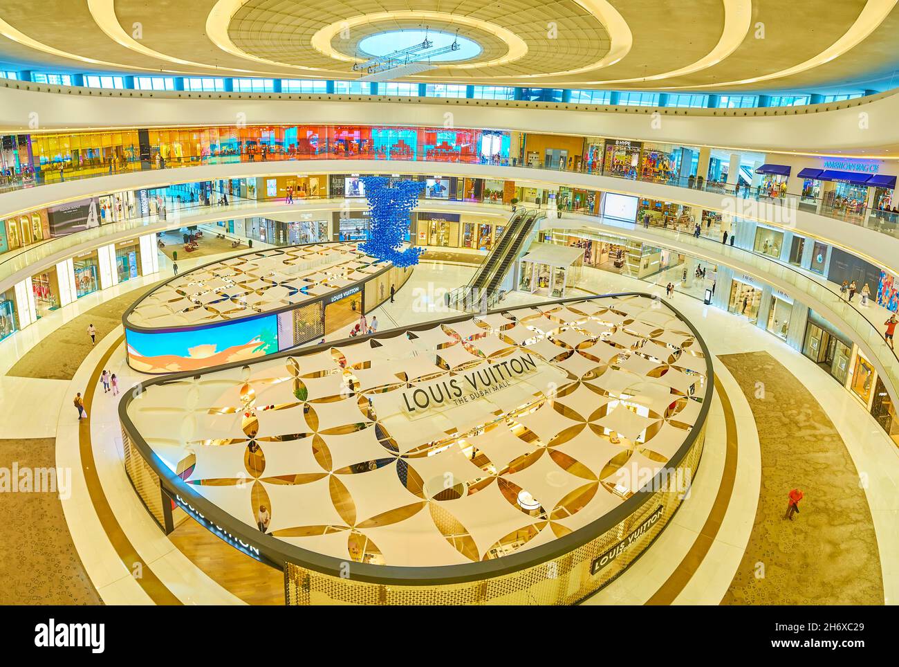 DUBAI, UAE - MARCH 3, 2020: Interior of large square of Dubai Mall with ...