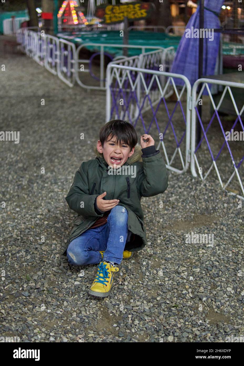 Child crying sitting on floor hi-res stock photography and images - Alamy