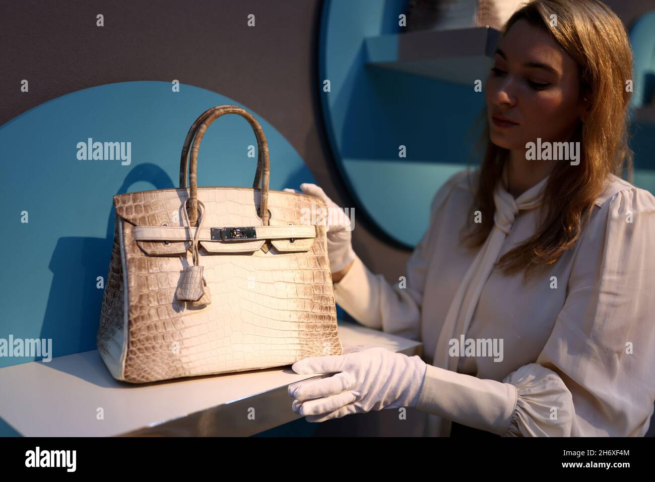 Hermes birkin display hi-res stock photography and images - Alamy
