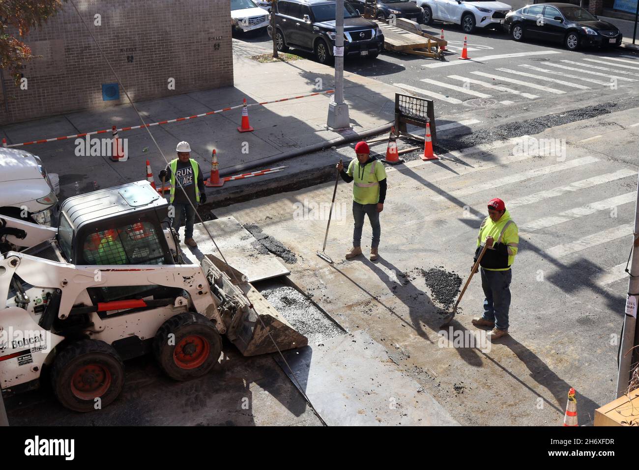 November 18, 2021, New York City, New York, US: Construction workers at ...