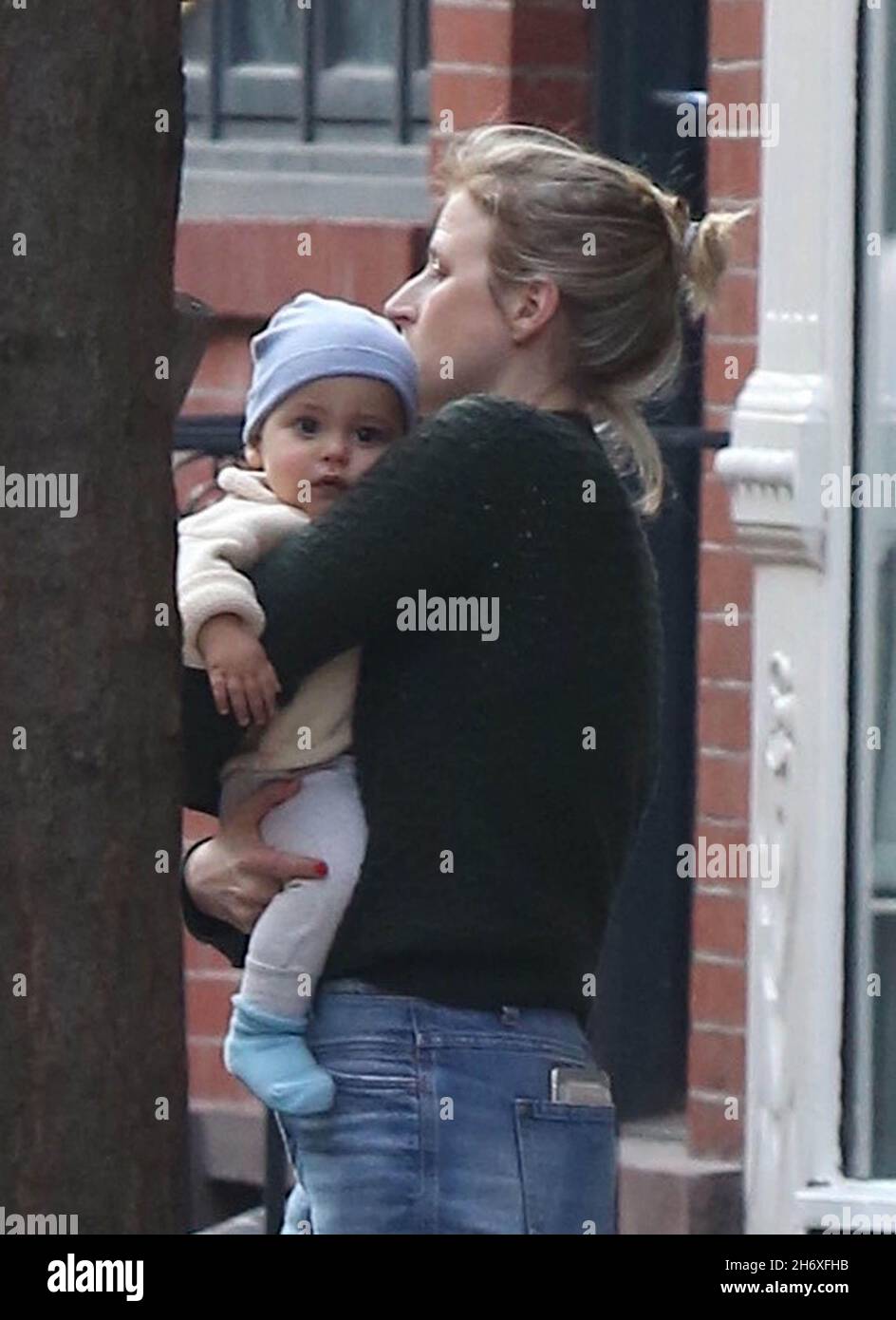 Exclusive - New York - NY - 12/22/2019- Mamie Gummer and son (9 month ...