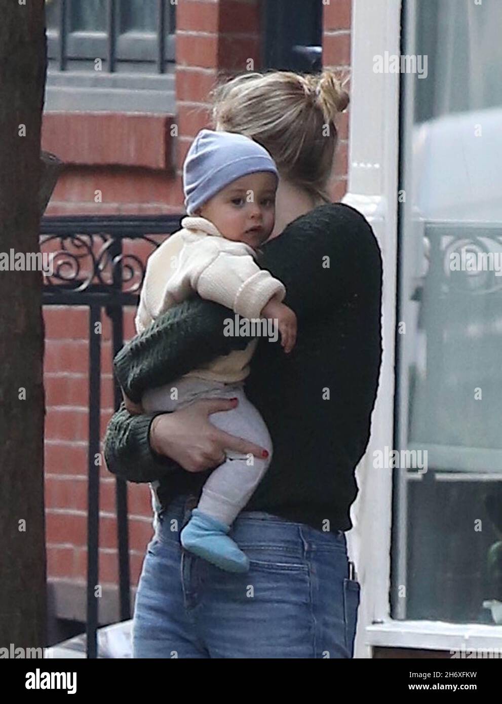 Exclusive - New York - NY - 12/22/2019- Mamie Gummer and son (9 month ...