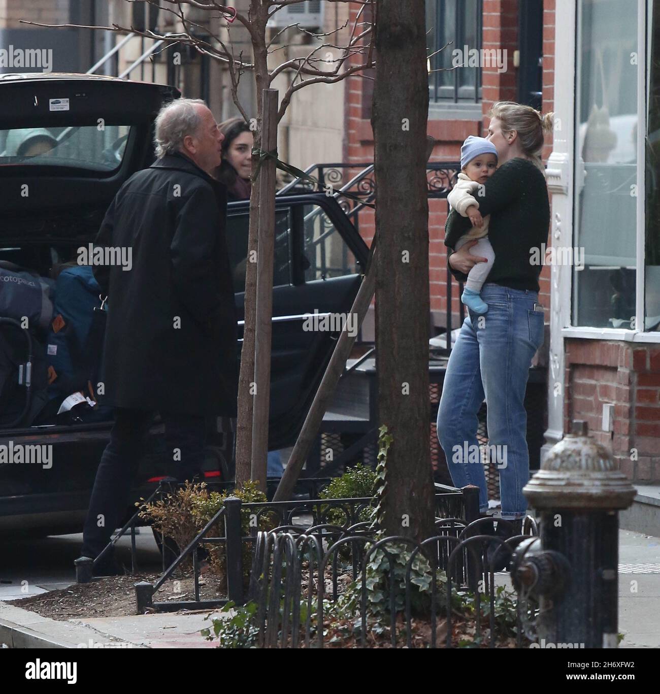 Exclusive - New York - NY - 12/22/2019- Mamie Gummer and son (9 month ...