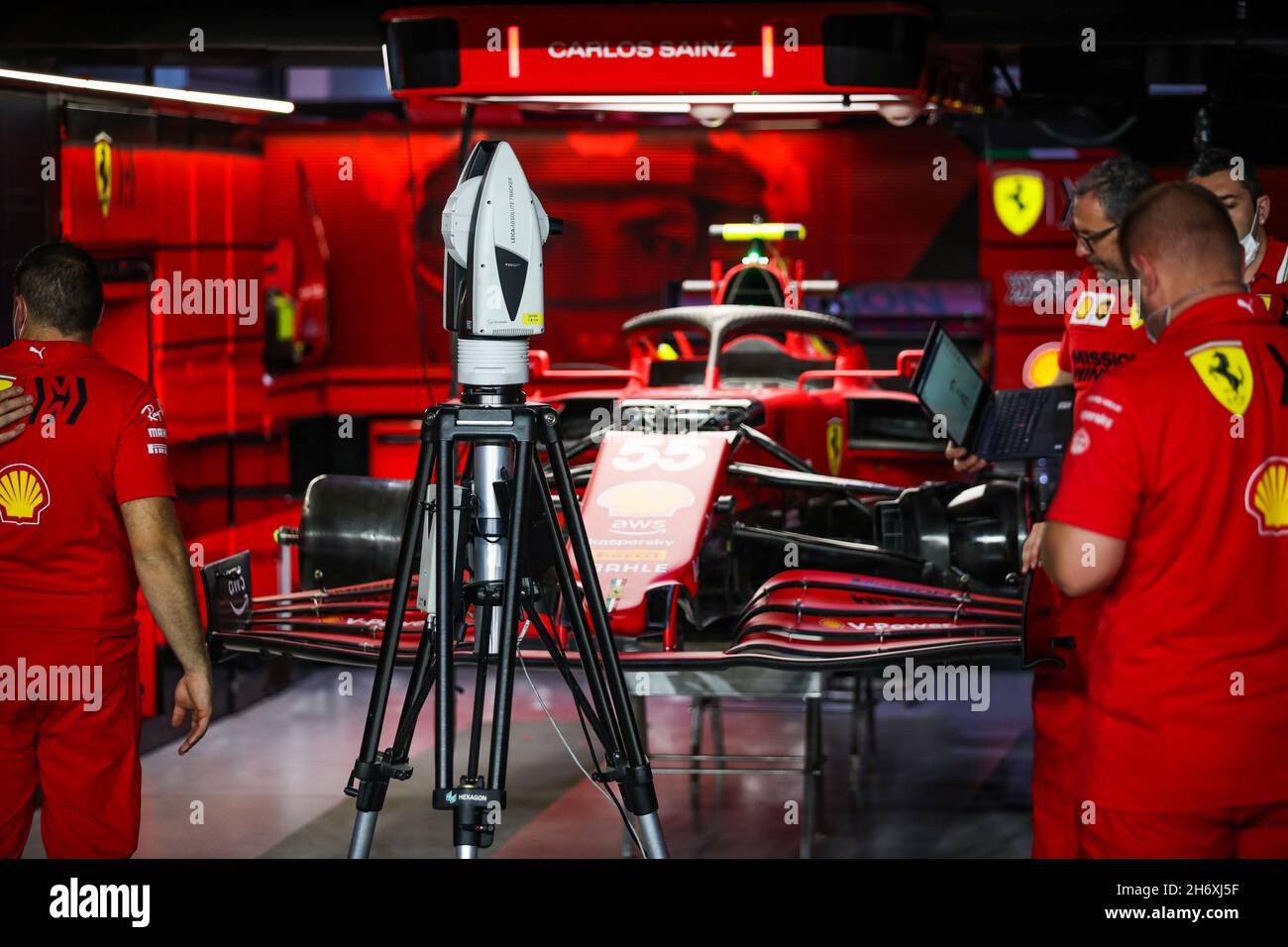 Scuderia Ferrari, ambiance mechanics at work and measurements machine in the garage, box, during ...
