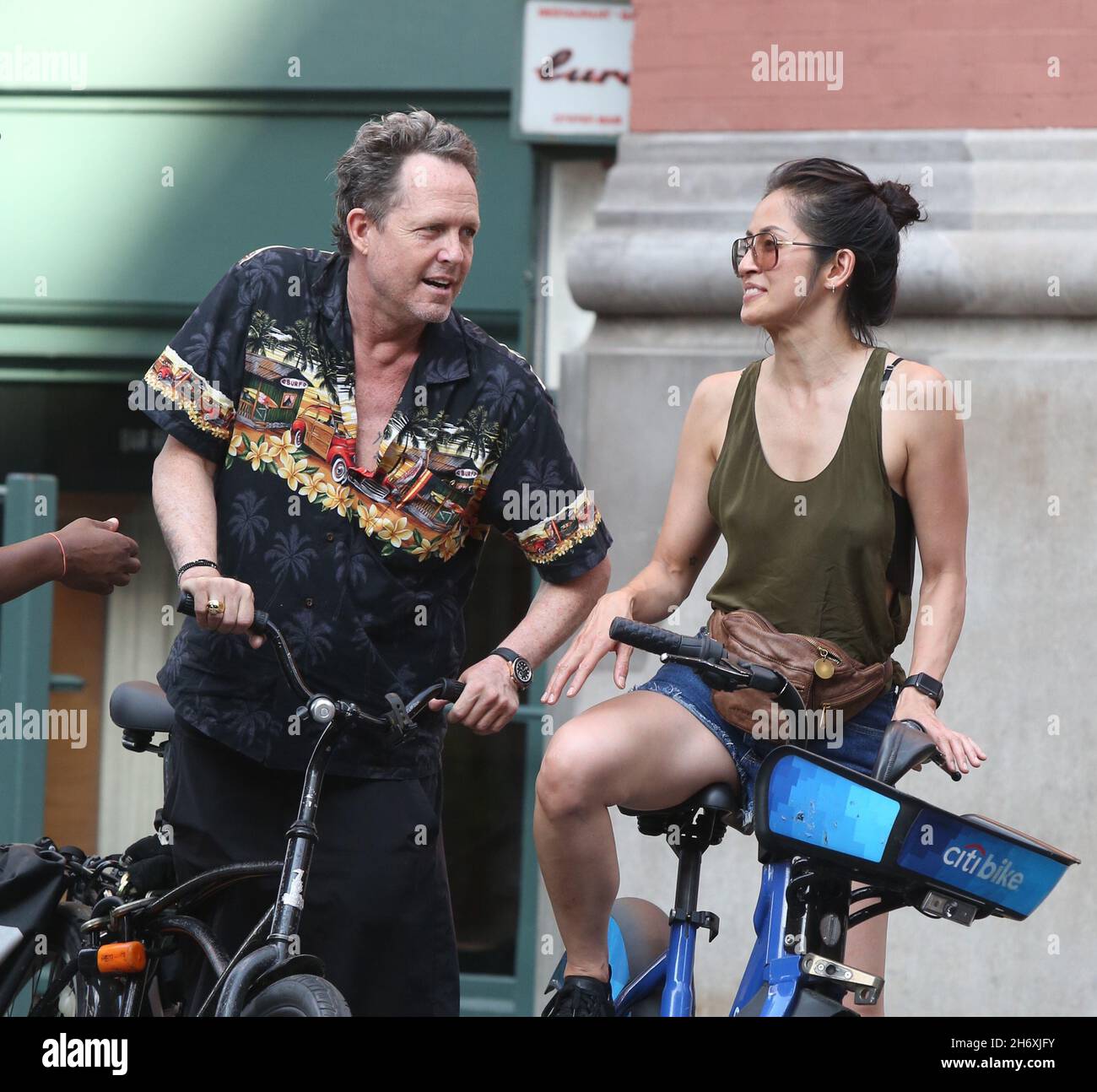 New York - NY - 07/20/2019 - Dean Winters and his girlfriend stopping ...