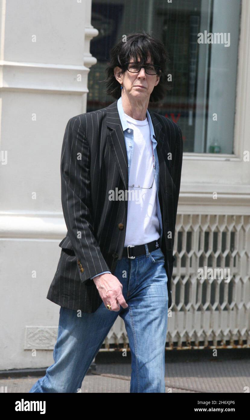 New York - NY - 05/16/2007 - Ric Ocasek shopping by himself in Soho ...