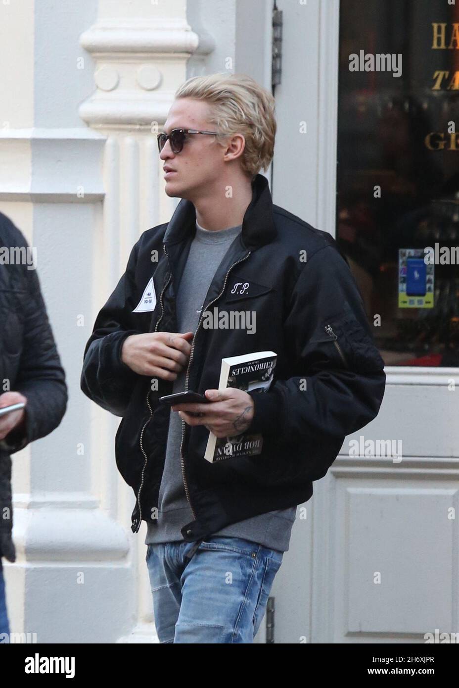 New York - NY - 12/23/2019- Cody Simpson shopping with a friend in ...