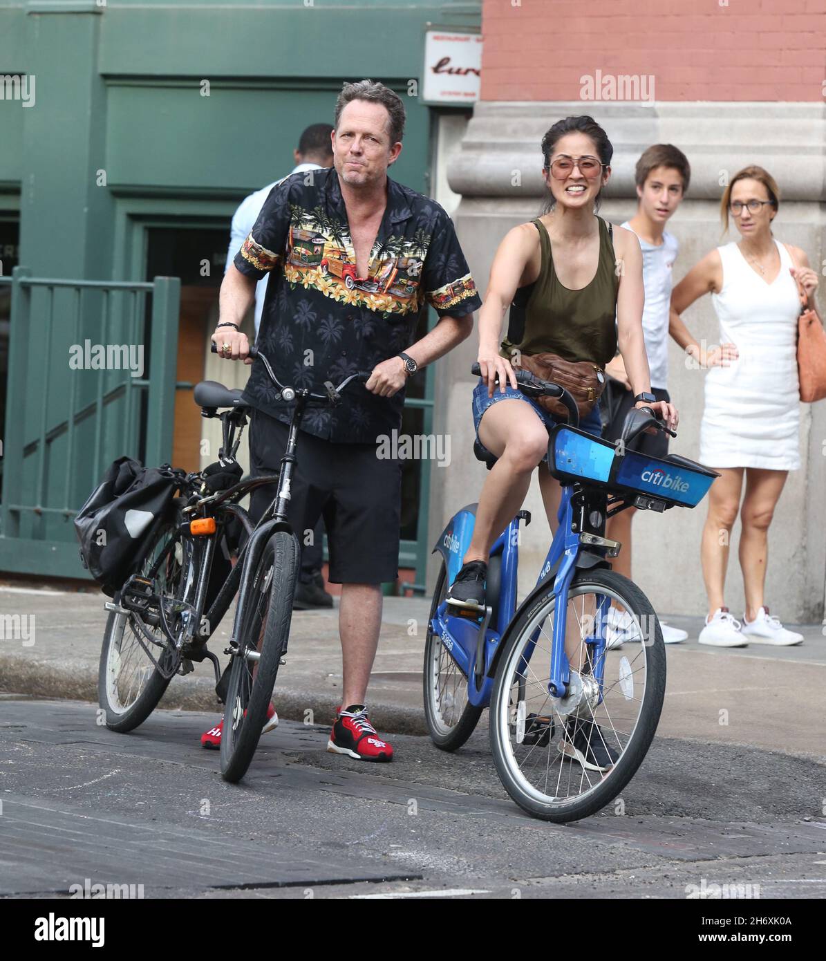 New York - NY - 07/20/2019 - Dean Winters and his girlfriend stopping ...