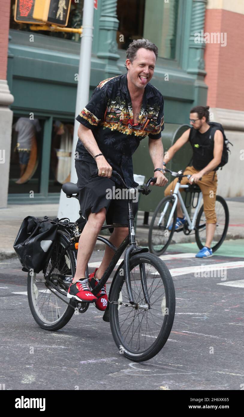 New York - NY - 07/20/2019 - Dean Winters and his girlfriend stopping ...