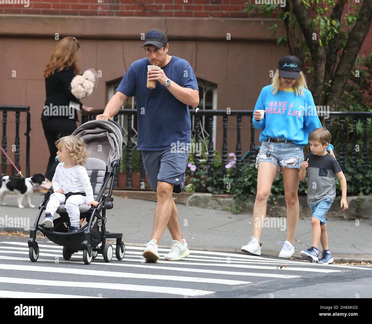 New York - NY - 09/01/2019 - Jason BiggsJenny Mollenand sons Sid Biggs ...