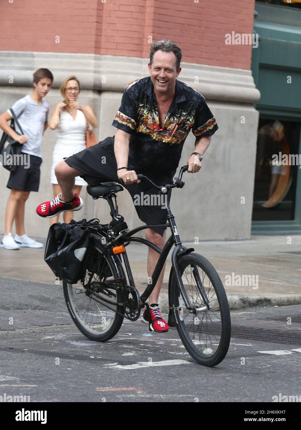 New York - NY - 07/20/2019 - Dean Winters and his girlfriend stopping ...