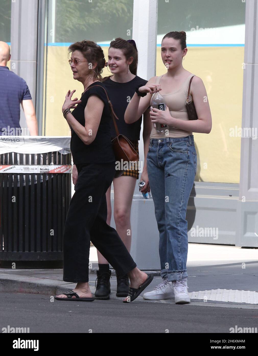 New York - NY - 05/27/2019 - Annette Bening and daughters out for ...