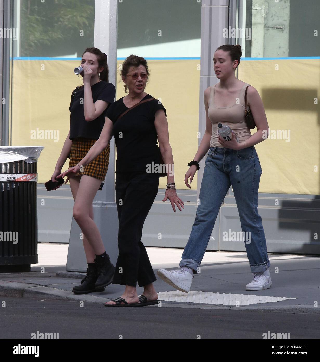 New York - NY - 05/27/2019 - Annette Bening and daughters out for ...