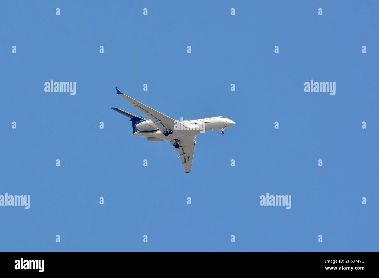 Global 6000 airplane hi-res stock photography and images - Alamy