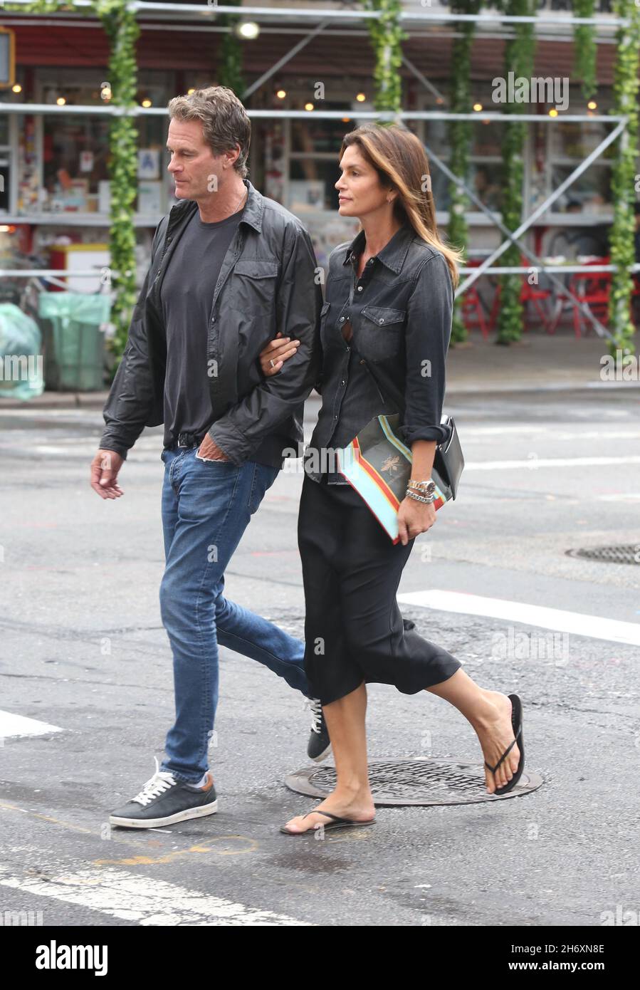 New York - NY - 09/02/2019 - Cindy Crawford and Rande Gerber stopping ...