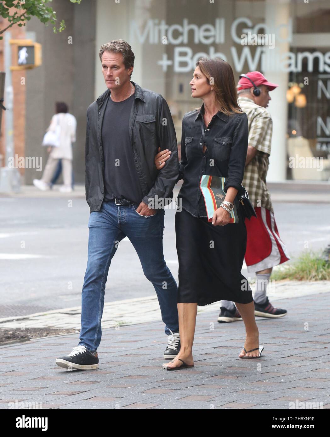 New York - NY - 09/02/2019 - Cindy Crawford and Rande Gerber stopping ...