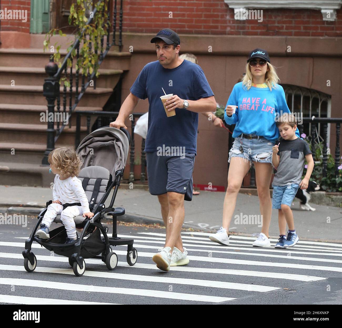 New York - NY - 09/01/2019 - Jason BiggsJenny Mollenand sons Sid Biggs ...