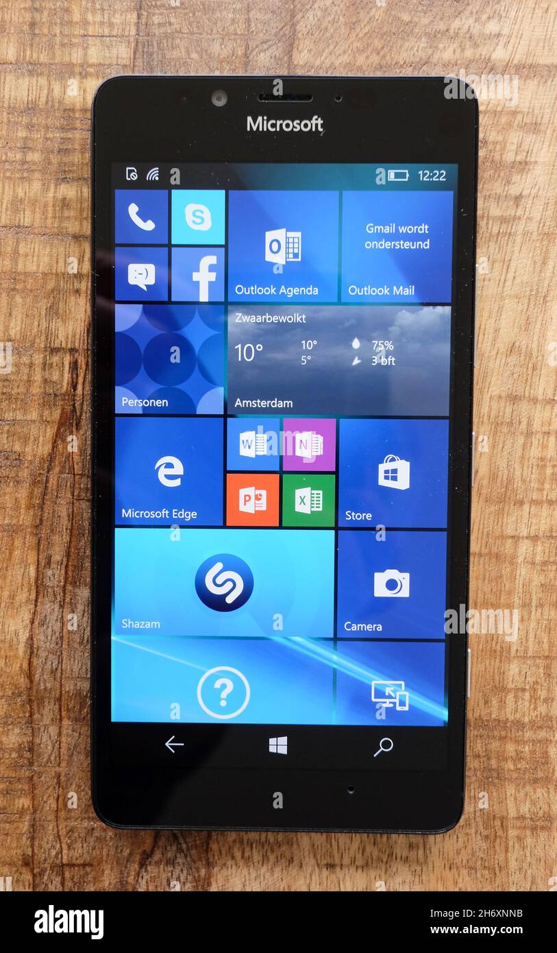 Microsoft lumia hi-res stock photography and images - Alamy