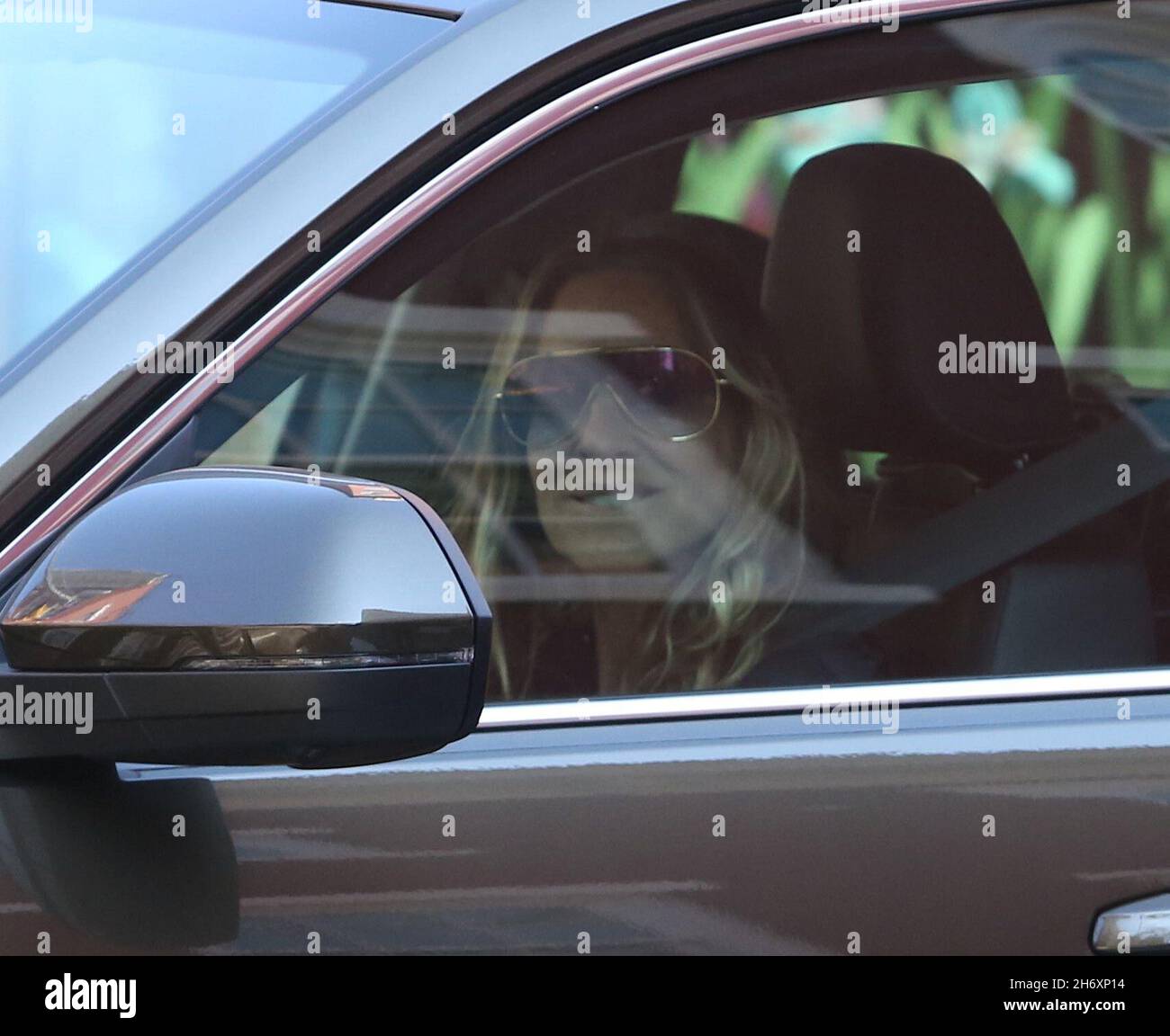New York - NY - 04/14/2019 - Sarah Jessica Parker Driving Her Car in ...