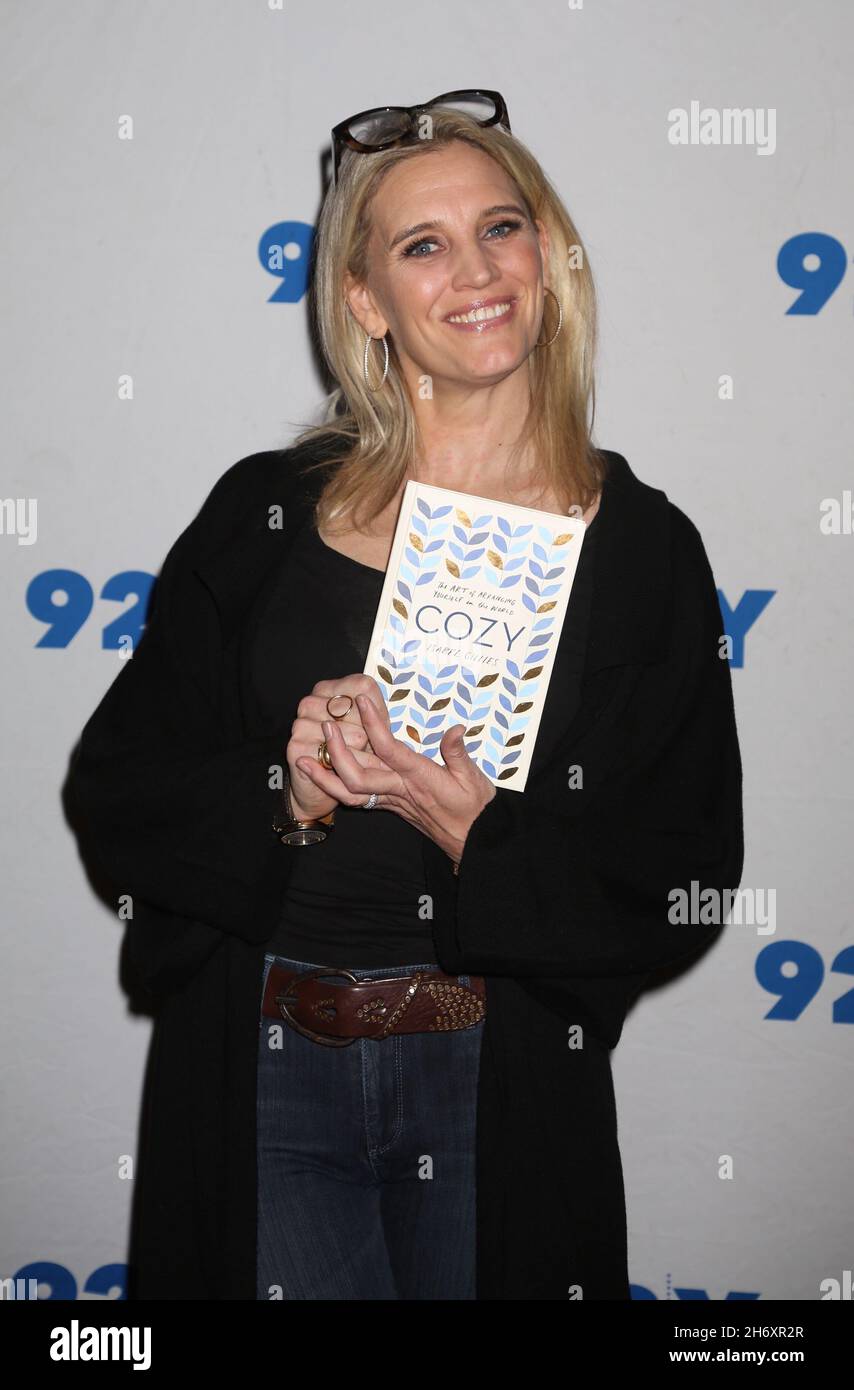 New York - NY - 20190212 - Isabel Gillies in Conversation with Mariska ...