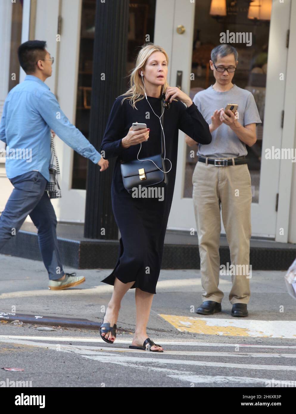 New York - NY - 09/29/2019 - Kelly Rutherford Shopping By Herself in ...